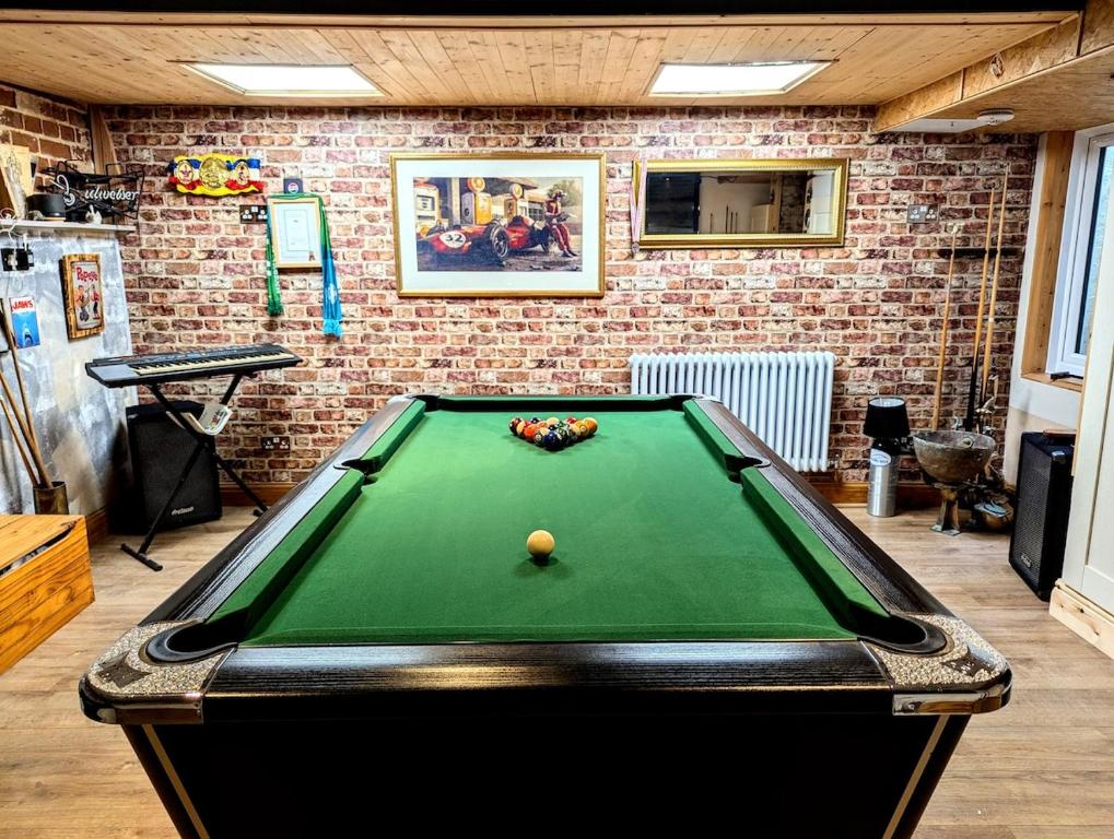 Ramsgate Seafront Apartment with Jacuzzi Bath & Pool Table, Ramsgate ...