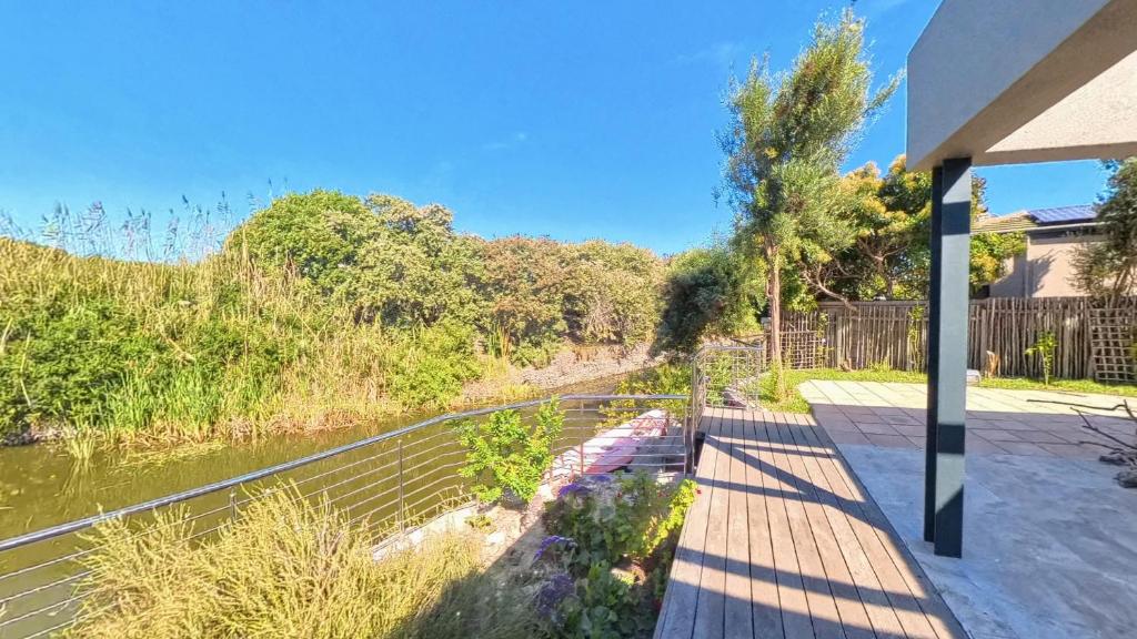 Full House with Canal and Garden, Cape Town (updated prices 2025)