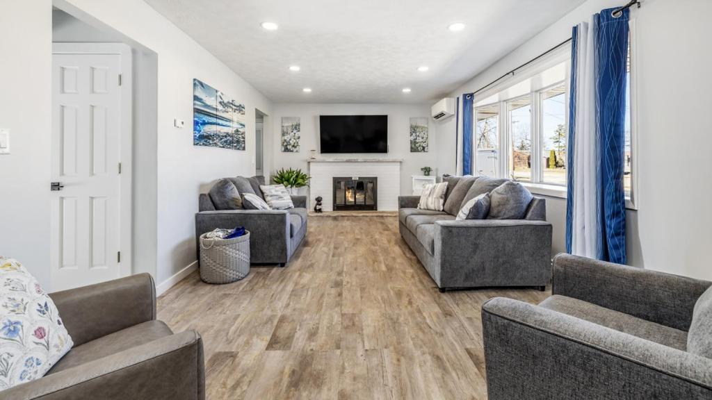 Lake Shore Luxury, Escanaba (updated prices 2026)