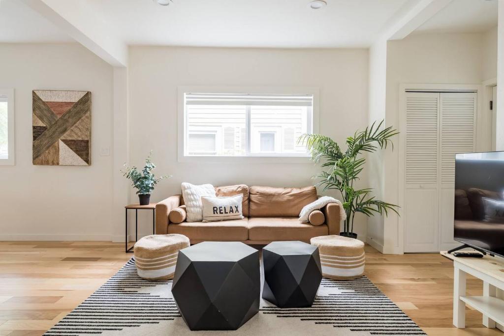 Light-filled Modern Farmhouse near Cap Hill wYard, Seattle (prezzi ...