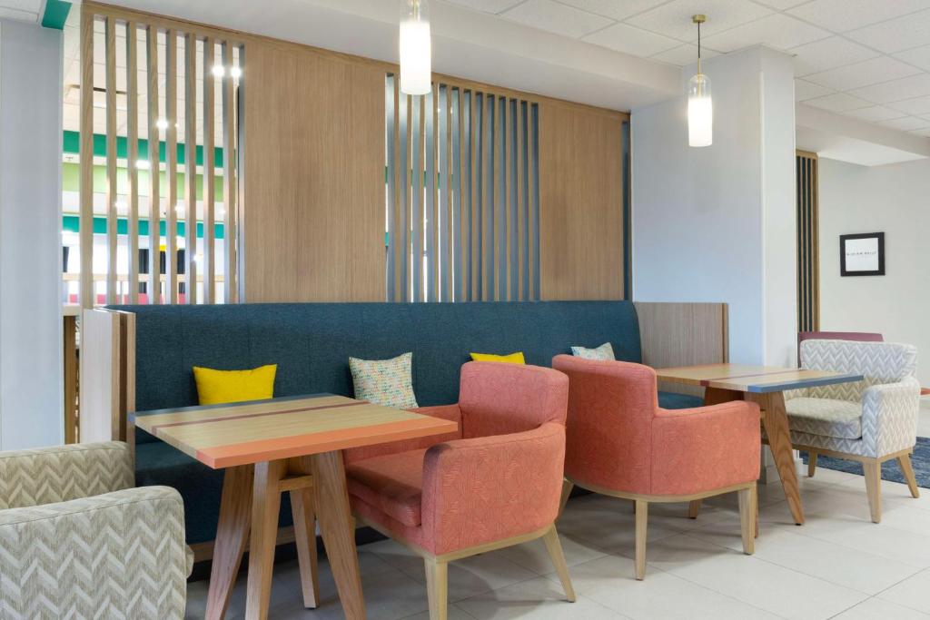 Hampton by Hilton Saltillo Zona Aeropuerto, Saltillo (precios ...