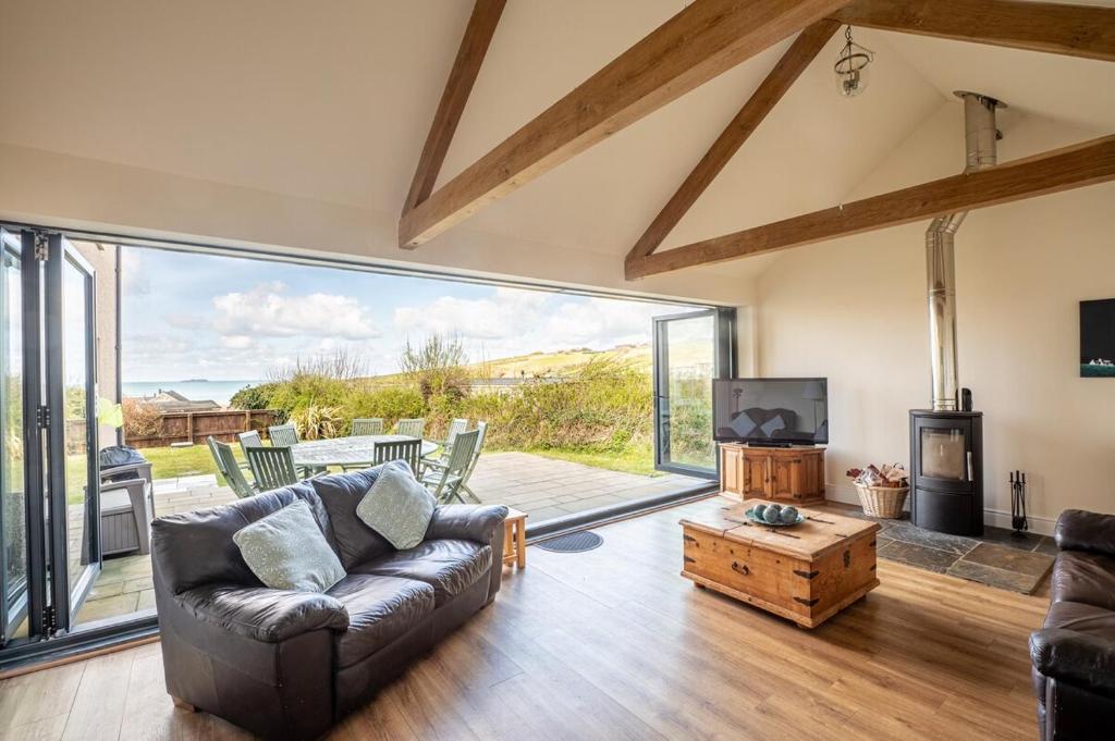 Heddwch - Beach House in Heart of Broad Haven for 14, Broad Haven ...