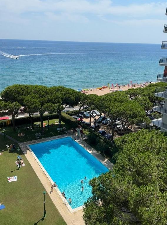 Bright Apartment with Two Balconies and a Seaside Pool, Blanes (precios ...