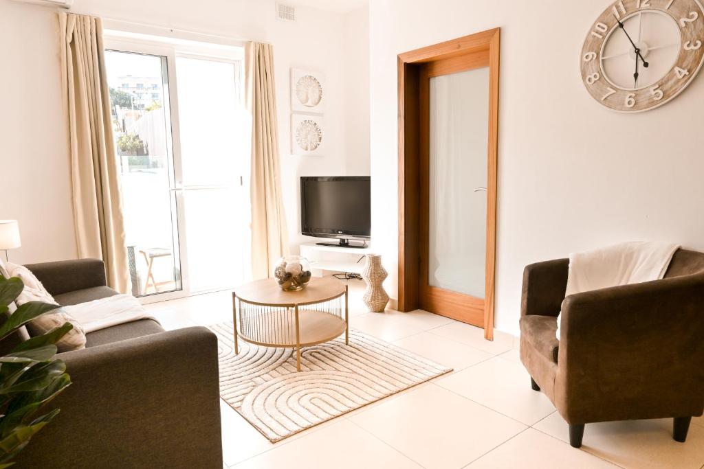 Balluta Bay Escape - St Julian's - Beach, St Julian's (updated prices 2025)