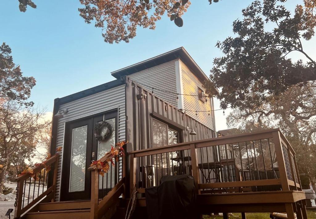 Tiny Glamping Container Offering Exquisite Views of Canyon Lake with ...
