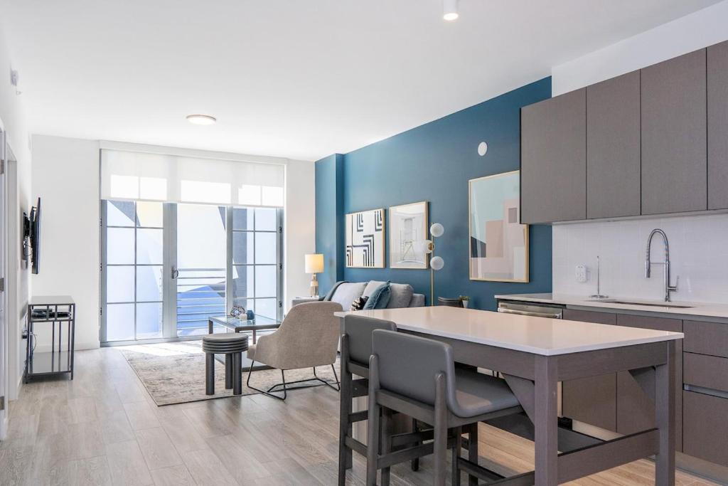 The Juliet VII Vibe 8702, Miami (updated prices 2025)