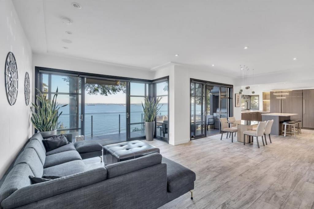 The Sunset Lane Waterfront Home, West Vancouver (aktualisierte Preise ...
