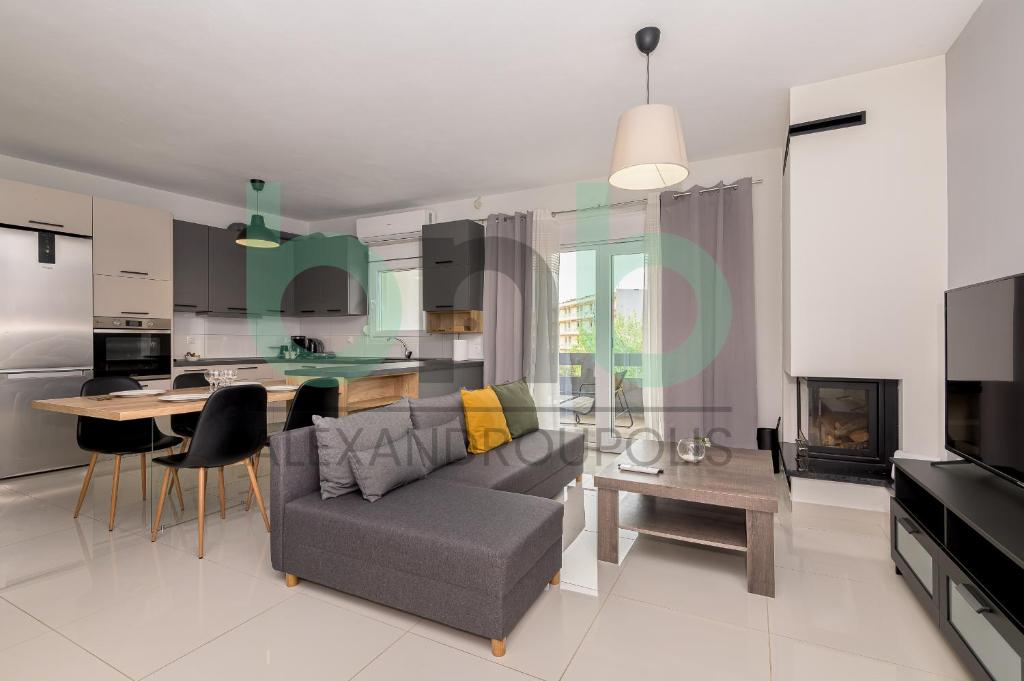 Luxurious Tsimiski 3BDR 3rd Floor, Alexandroupoli (updated prices 2025)