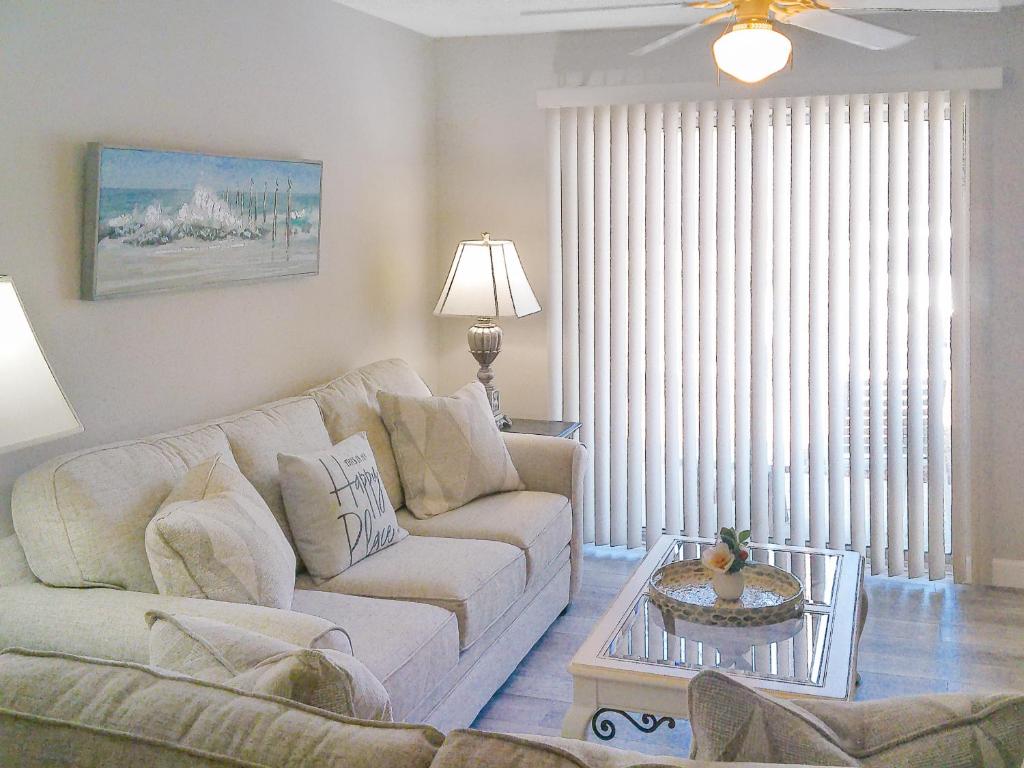Destin's Dancing Cloud - Prime Location Condo Close to Beach, Destin ...