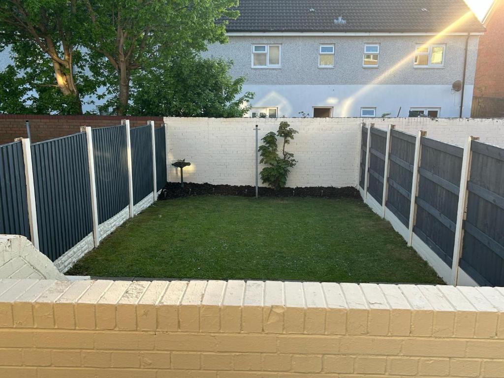 2 bedroom house close to city centre with gated driveway, Liverpool ...