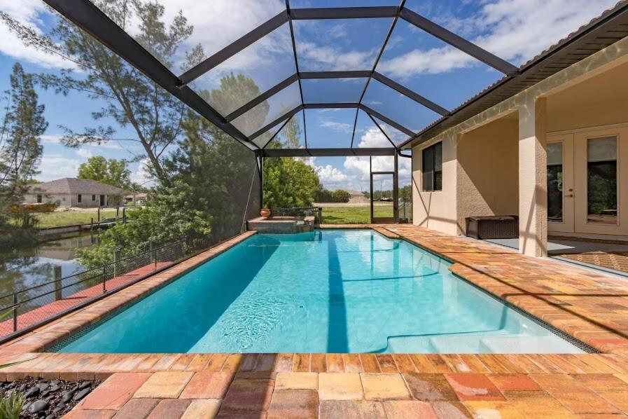 Casita Cabo Coral on the Canal with Salt Pool and Spa, Cape Coral ...