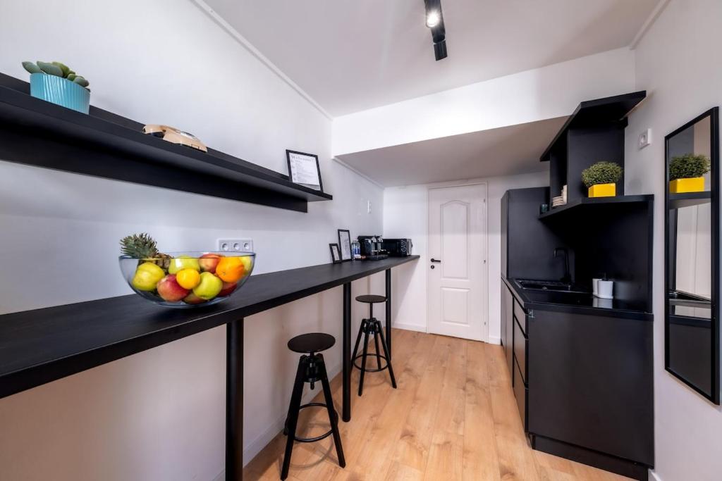 Black and White - Dob utca, Budapest (updated prices 2026)