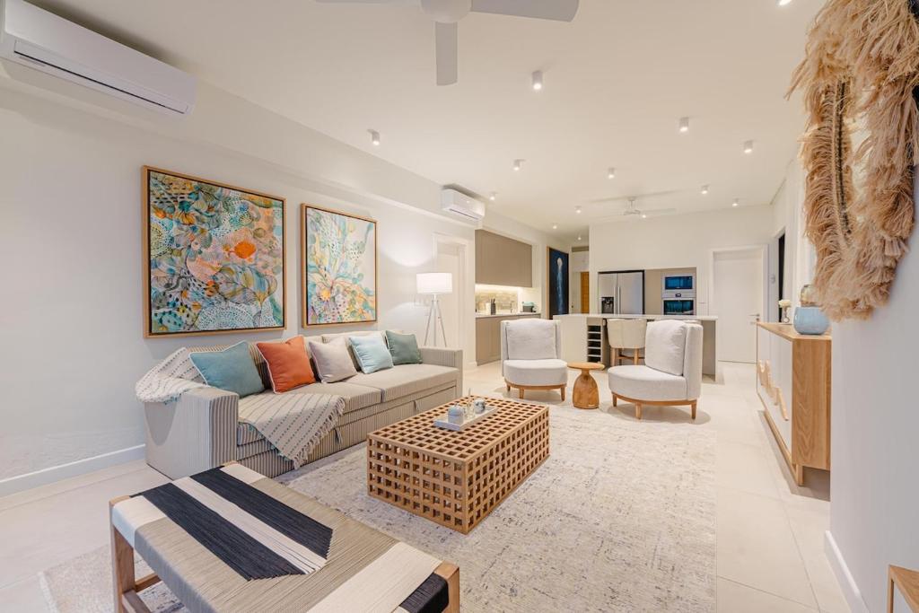 Sea View Penthouse with Rooftop, Grand Baie, Grand Baie (precios ...