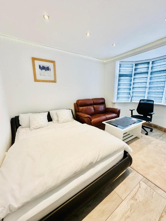 Room in Twickenham stadium London A, Hounslow (updated prices 2025)