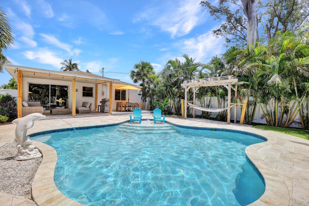 The Beach House! - 1 Mile to Vanderbilt Beach! Southern Exposure, Pool ...