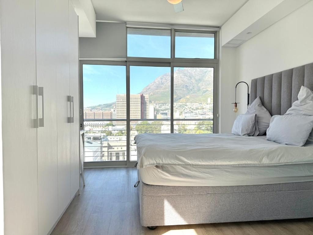 Studio corner unit in the heart of CBD, Cape Town (updated prices 2025)