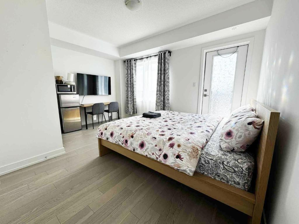 Modern Private Room Private Bathroom with King Bed with TV and Optional ...