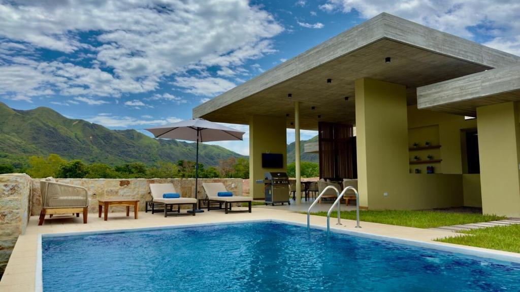 Stunning Waterfront Lake and Pool House, Prado (updated prices 2025)