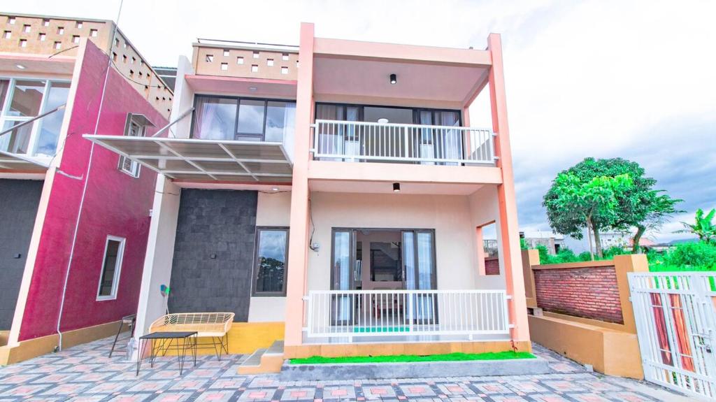 Villa Triplet 3 with Rooftop and Balcony, Batu (updated prices 2026)