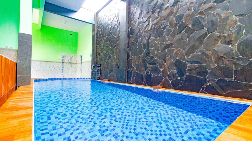 Villa Panderman Asri with Private Pool and Rooftop, Tlekung (updated ...