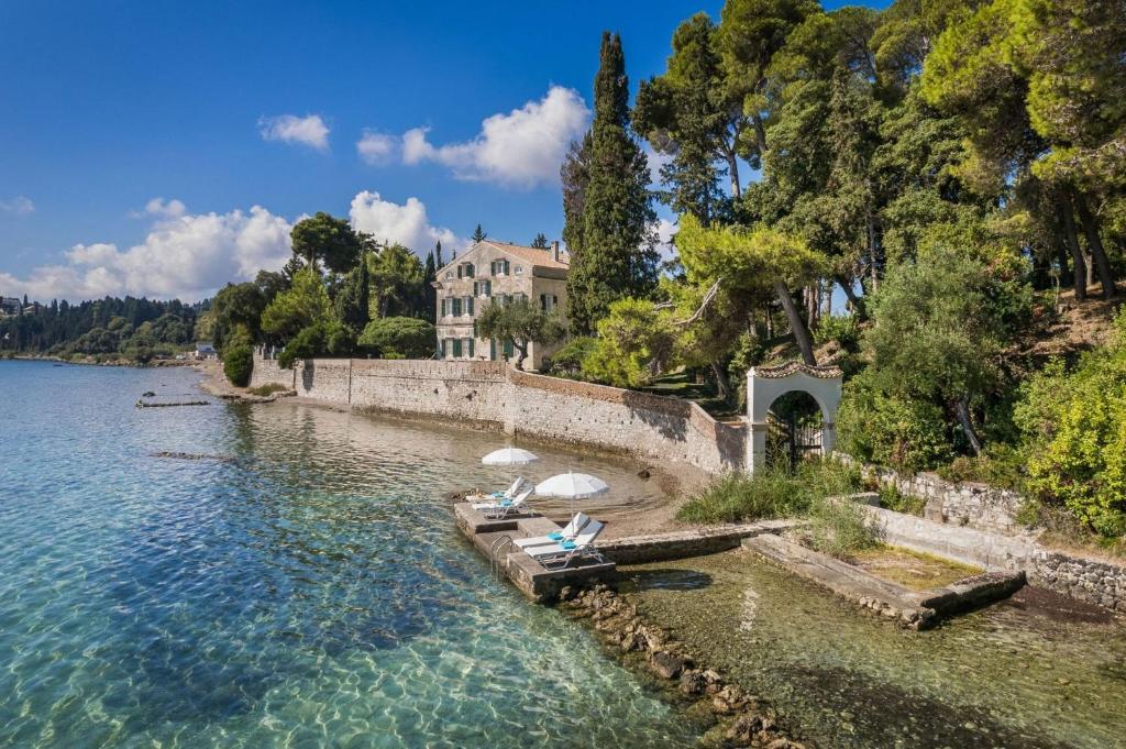 Magnificent Seafront Corfu Villa 5 En-Suite Bedrooms The Durrells House ...