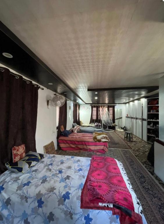 Home, Srinagar (tarifs actualisés, 2025)