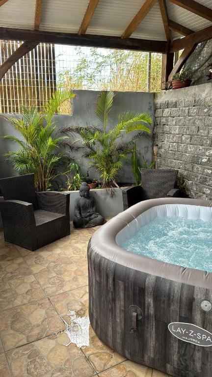 Astral Suite, Love Room, Jacuzzi, Distance to Beach, Sainte-Luce ...