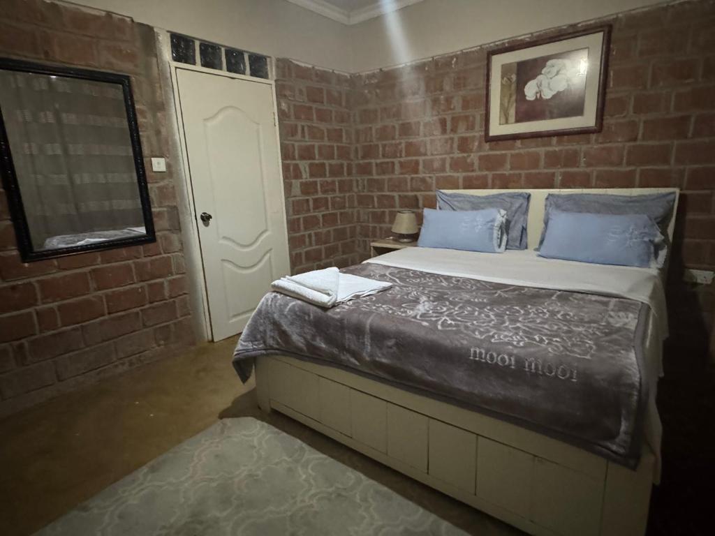 Warthog House-cozy country house, 3 Bed, Mumbwa (updated prices 2025)