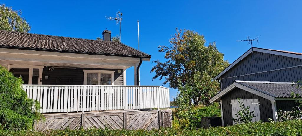 Charming Figeholm House with Private Jetty and Sauna, Figeholm (precios ...