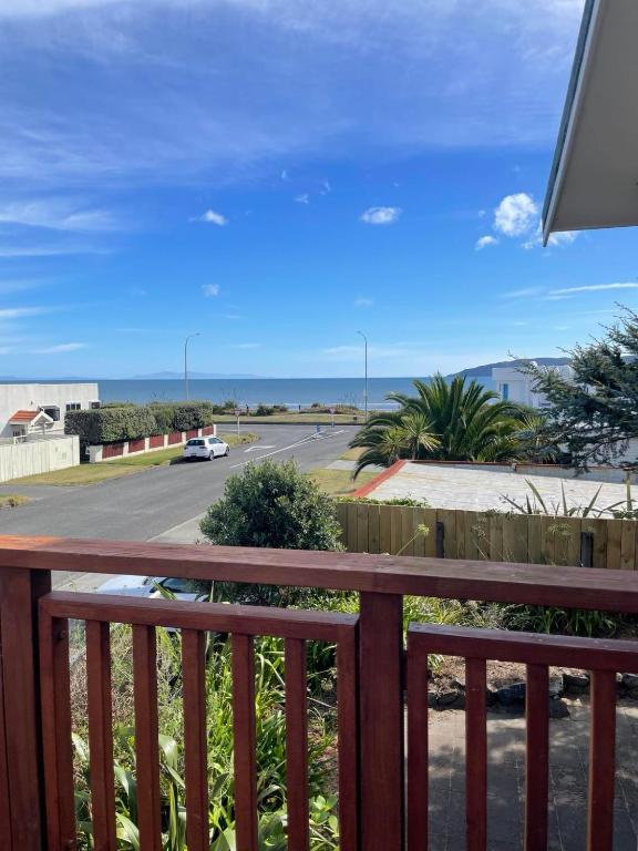 Beach House with an oceanview!, Paraparaumu (updated prices 2026)