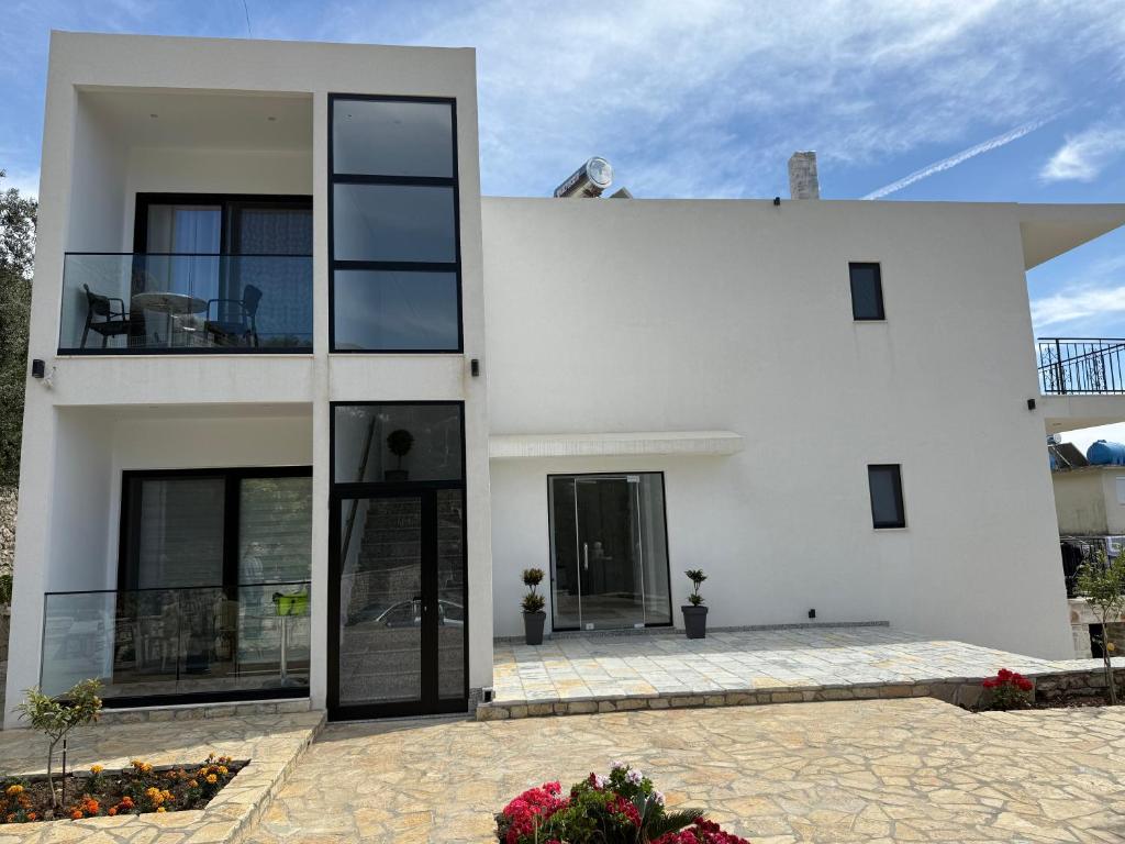 Villa Thomas, Dhërmi (updated prices 2025)
