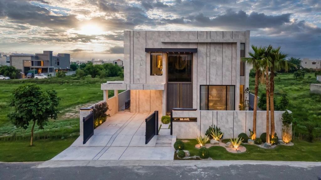 M72 Luxe 1 Kanal Modern House Phase 6 DHA Raya, Lahore (precios ...