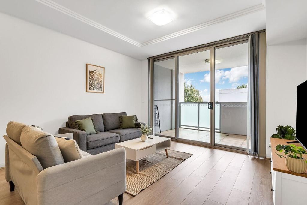 37B Abnb-Style Next to Westfield nr train and bus station with Free ...