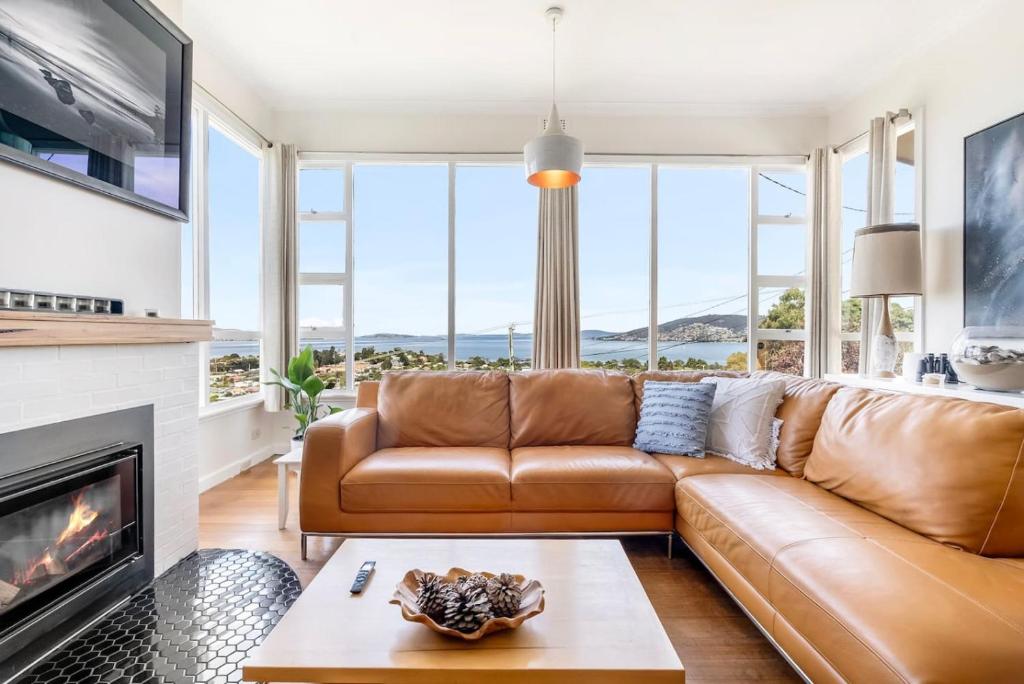 Stunning Home with River Views, Bellerive (aktualisierte Preise für 2025)