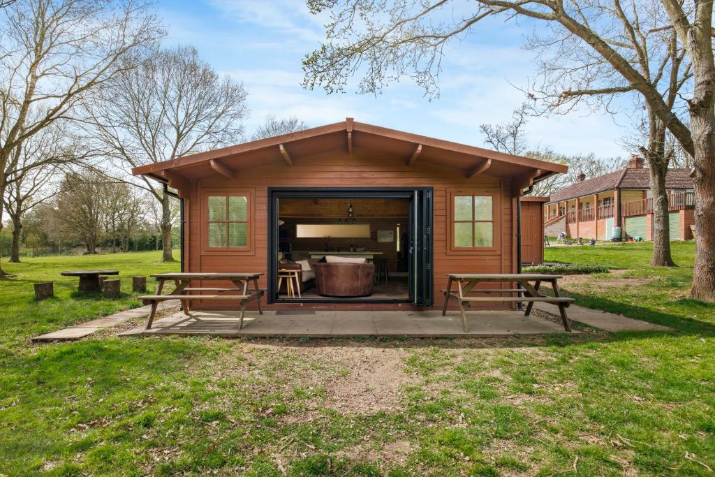 Cabin in the countryside, Sible Hedingham (updated prices 2026)