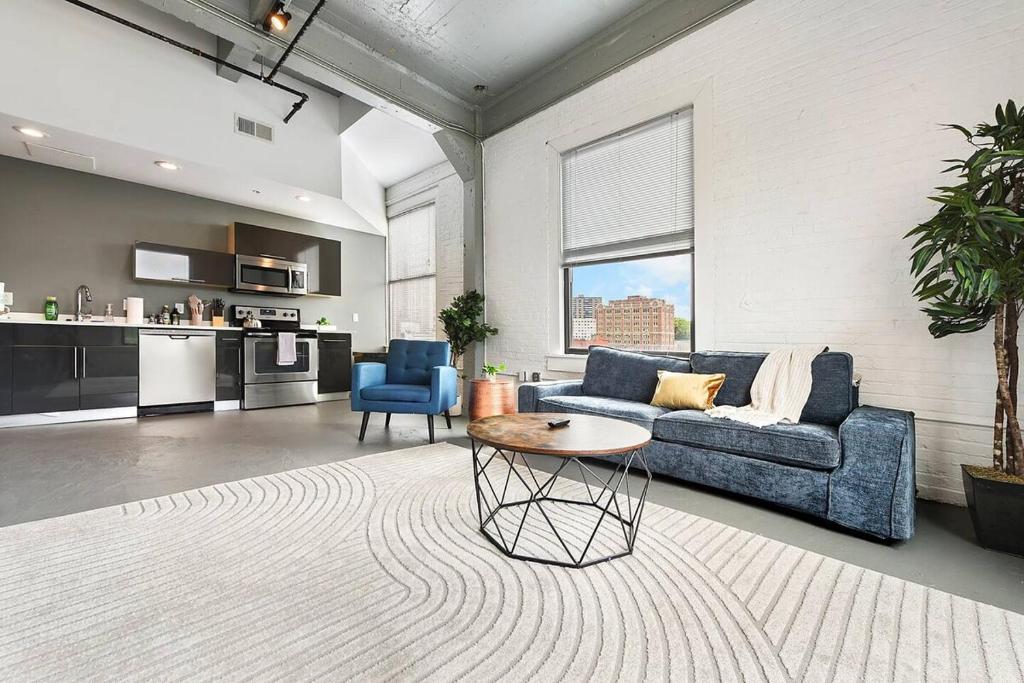 Stylish and Affordable Downtown Apt Near PNC Park, Pittsburgh (updated ...