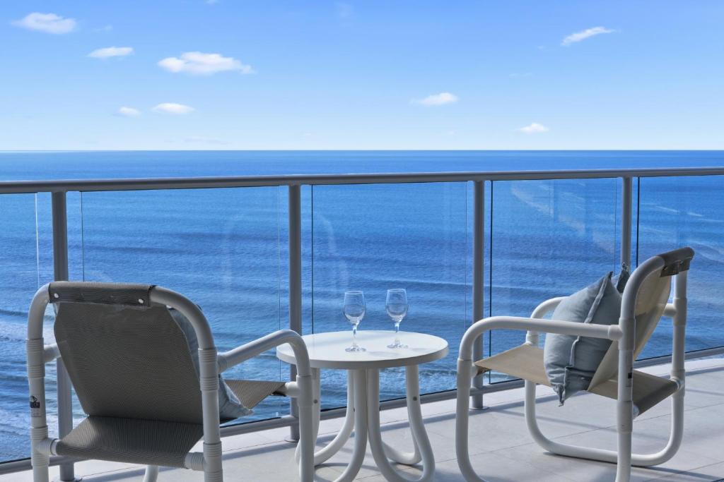 Beachfront Talisman 22nd Floor, Ocean Views, Gold Coast (updated prices ...