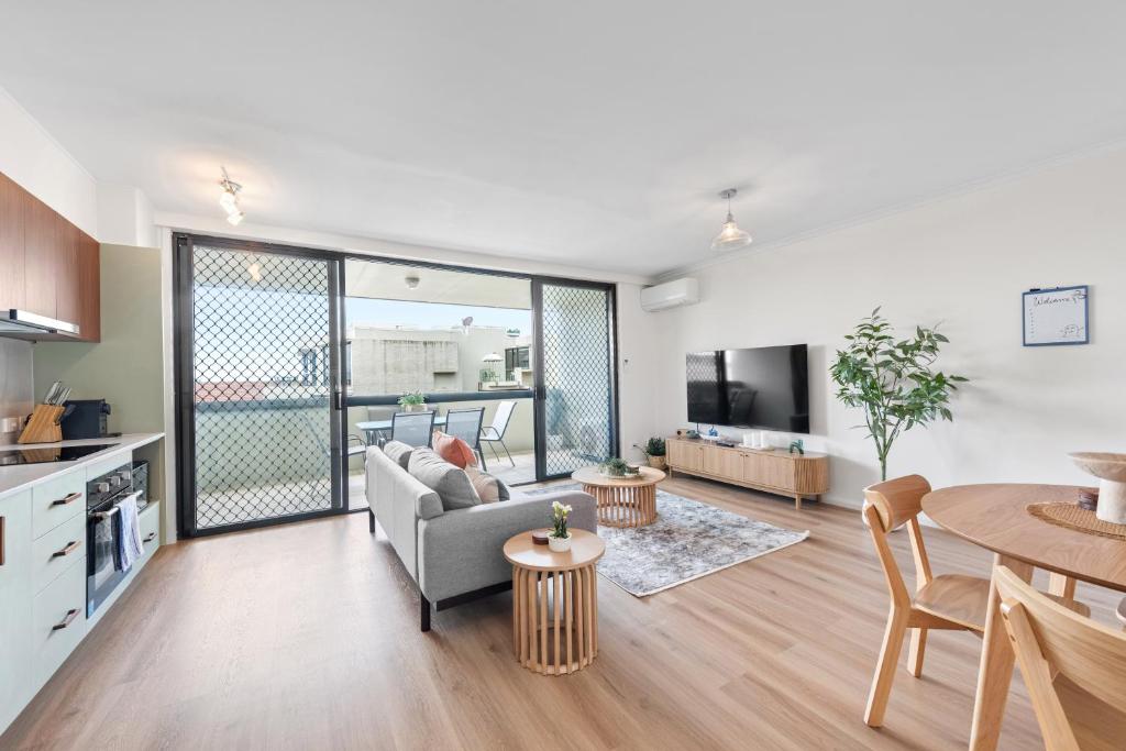 Bright Apt with Car Park - 200m from Main Hub, Brisbane (updated prices ...