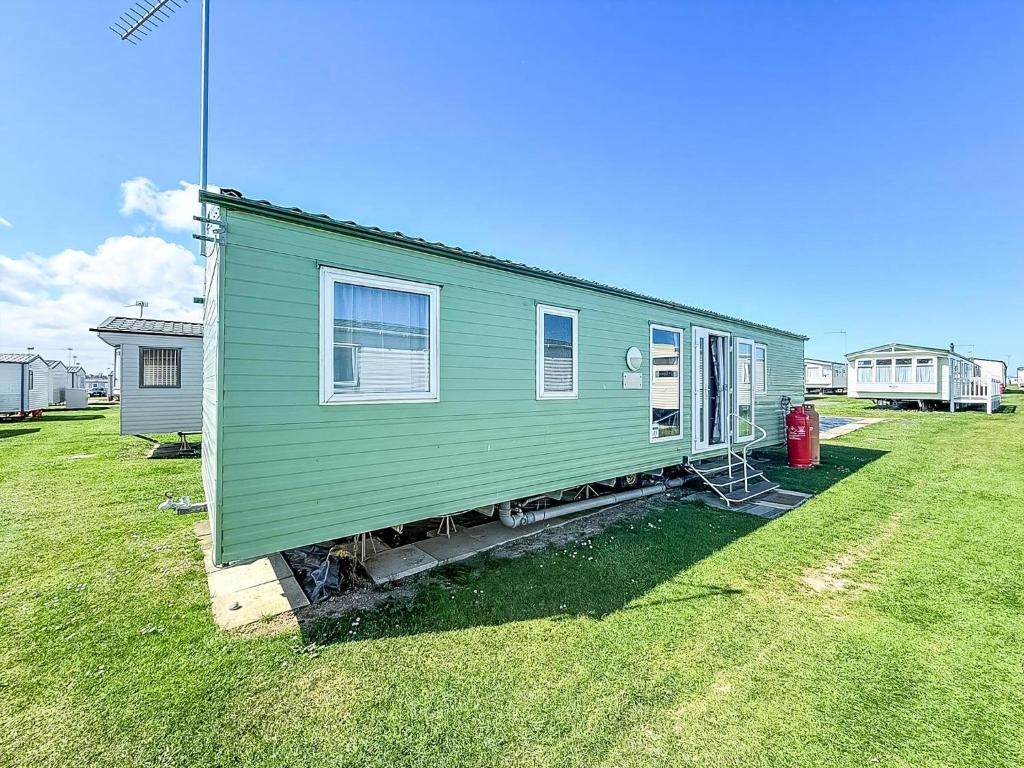 Lovely 8 Berth Caravan Nearby Scratby Beach In Norfolk Ref 50021F ...