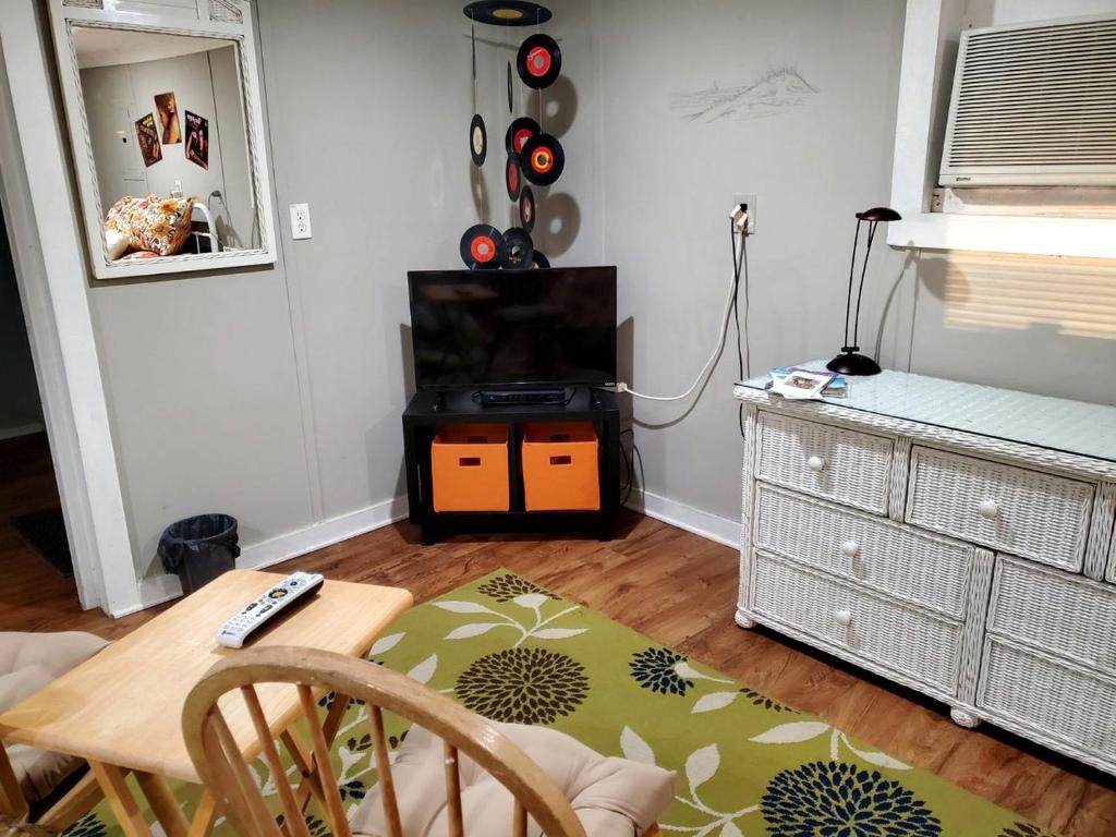 Recently Renovated Waterfront Studio Rental for a Weekend Getaway in ...