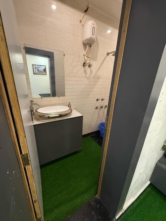 VEDA HOTEL ll, Mohiuddīnpur (updated prices 2026)