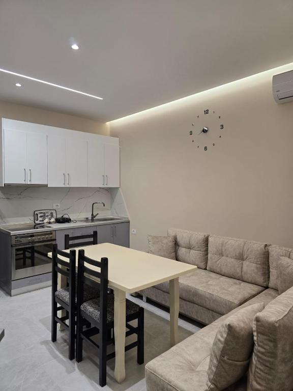 Kejdi Golem Central Apartment, Golem (updated prices 2025)