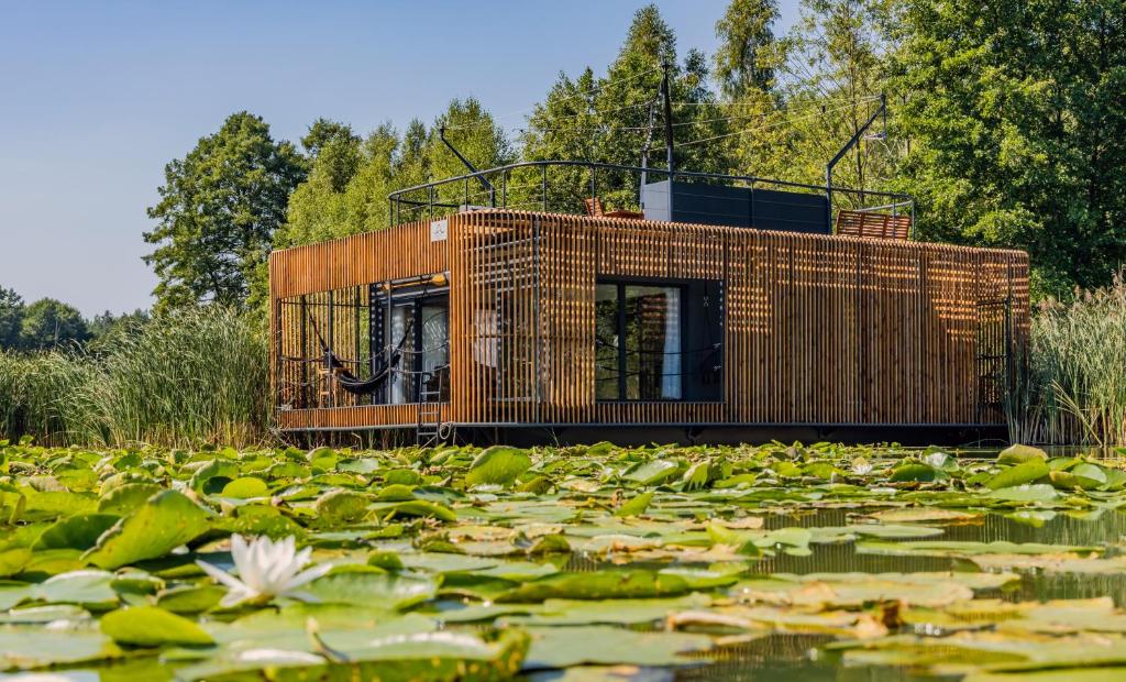 Water Hideout - Floating Villas in Wild Nature, Nowawieś Zbąska (tarifs ...