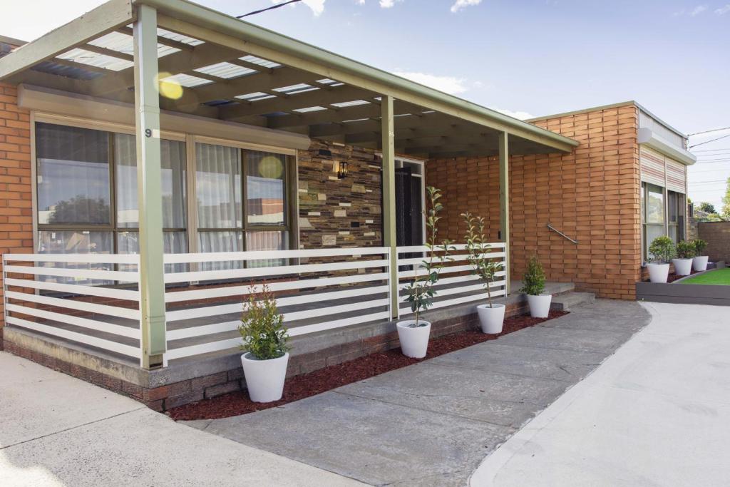 Renovated Three Bedroom House in Prime Werribee Location, Werribee ...