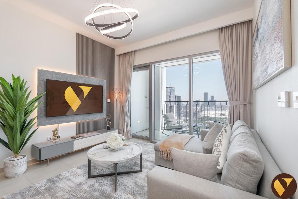 DOWNTOWN VIEWS II - VOGUE One Bedroom Apartment with Balcony, 32nd Floor Opposite Dubai Mall ...