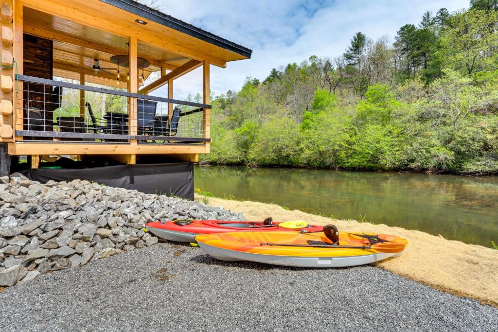 Modern Creek-Front Cabin with Deck and Views in Murphy, Murphy (updated ...