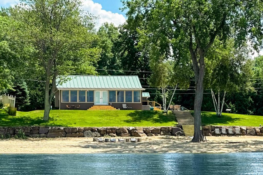 Thayer Beach Lakehouse, Colchester (updated prices 2026)