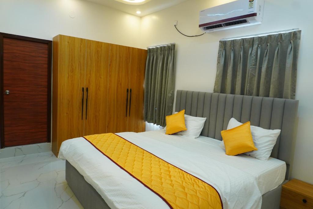 BHARATHI STAYS Ultra luxury rooms 1RK Studio Apartments & 2BHK ...