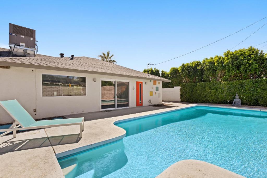 Zen Space 4Bd Pool 3 Mi to downtown PS, Palm Springs (precios ...