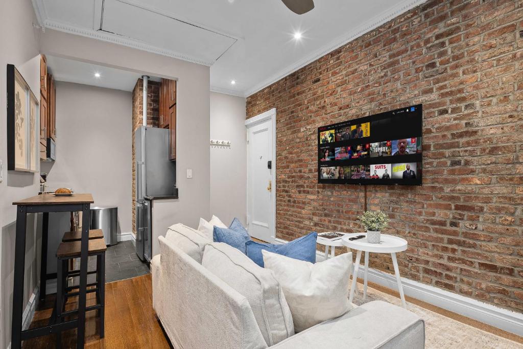 Spacious Midtown Retreat 2BR NYC Haven Near Landmarks, New York ...